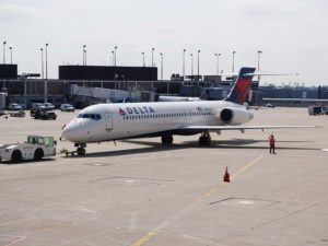 Discover a Delta Air Lines Pilot Salary (And How to get a Job There ...