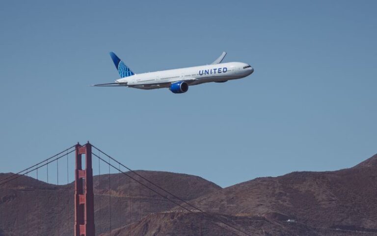 United Aviate Academy Program - Become a United Airlines Pilot - Thrust Flight