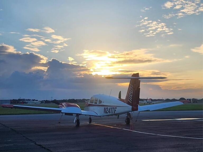 What Is CTAF and How Do You Use It? | CTAF vs UNICOM - Thrust Flight