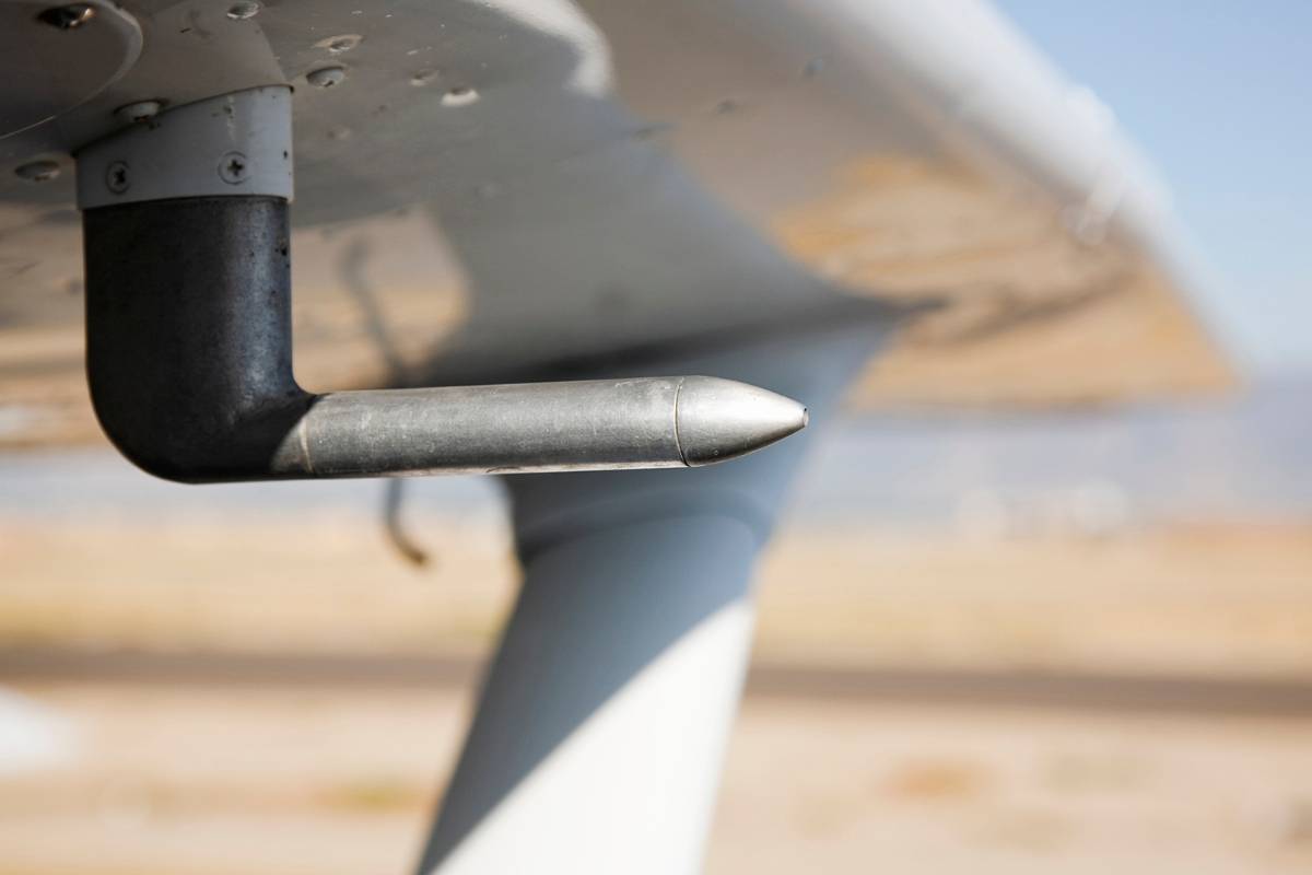 What Does a Pitot Tube Do on an Airplane? - Thrust Flight